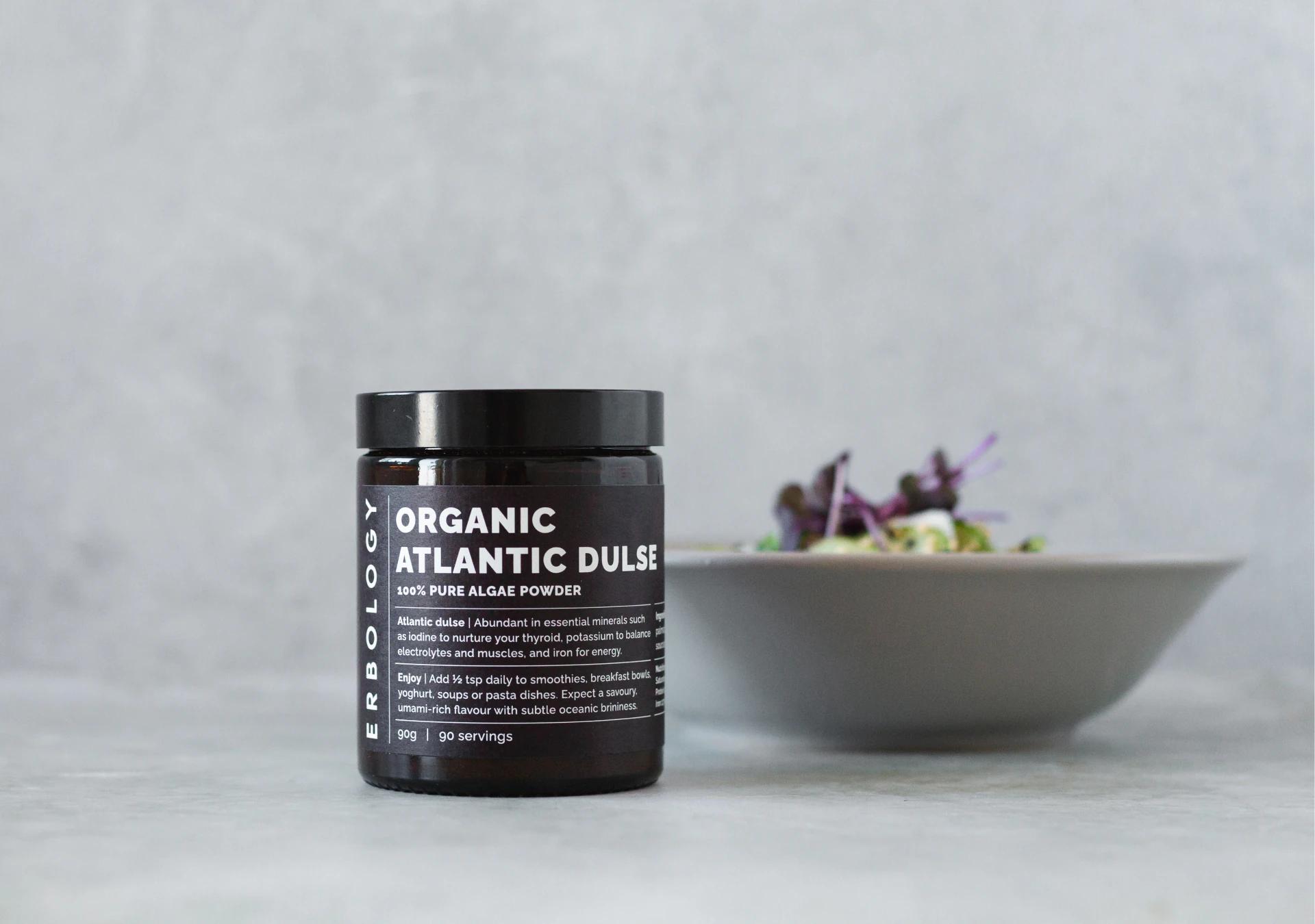 Prganic atlantic dulse powder with a salad bowl